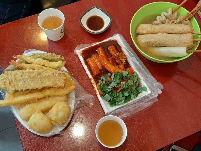 쫄깃~ 쫄깃~ 치즈같이 쭉~ 부산에서만 먹을 수 있는 물떡~ 떡튀김 깻잎떡볶이 쥐포튀김 어묵까지 서면시장맛집