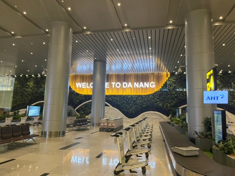 다낭 여행 비엣젯항공 타고 4시간 반 다낭공항 밤비행기 탑승지연 유심칩 구매 후기 베트남돈 환전소 리뷰 베트남 다낭에서
