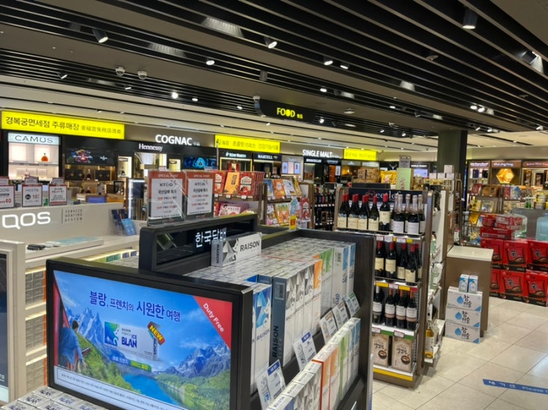 다낭 여행 비엣젯항공 타고 4시간 반 다낭공항 밤비행기 탑승지연 유심칩 구매 후기 베트남돈 환전소 리뷰 베트남 다낭에서