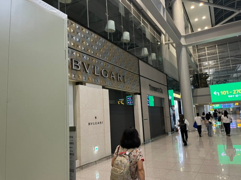 다낭 여행 비엣젯항공 타고 4시간 반 다낭공항 밤비행기 탑승지연 유심칩 구매 후기 베트남돈 환전소 리뷰 베트남 다낭에서
