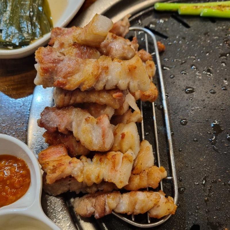 부산 사직동 먹자골목 고기 구워주는 고기 굽는 남자 : 네이버 블로그