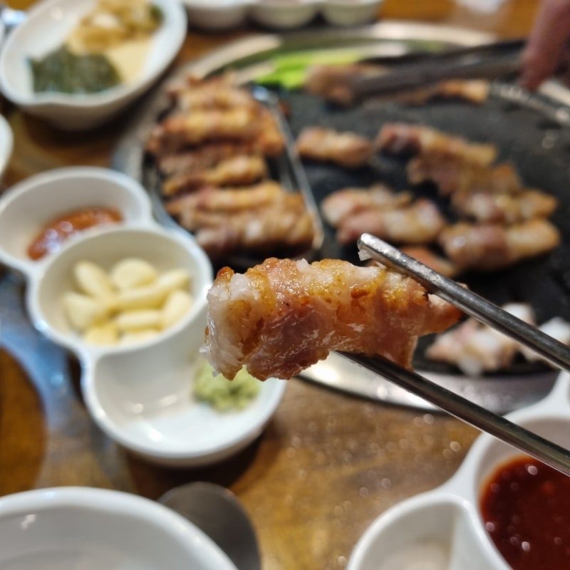 부산 사직동 먹자골목 고기 구워주는 고기 굽는 남자 : 네이버 블로그