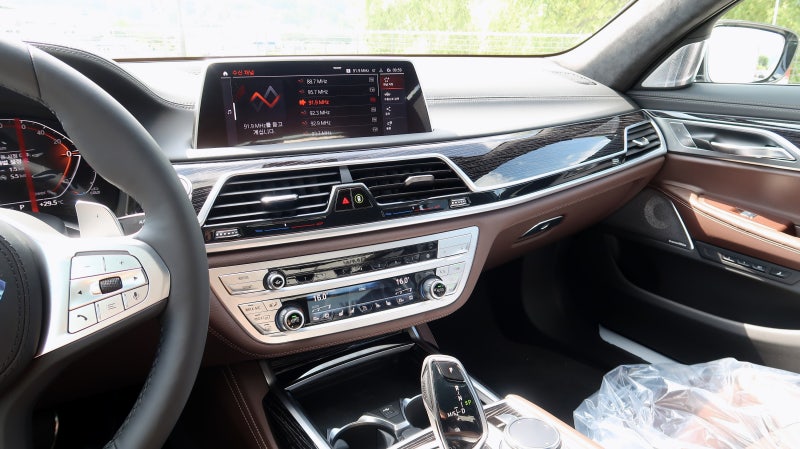 BMW 730Ld xDrive M Spt LCI_P2 출고기 / 버니나 그레이 / 나파 모카 시트 (C3E / NMMY ...