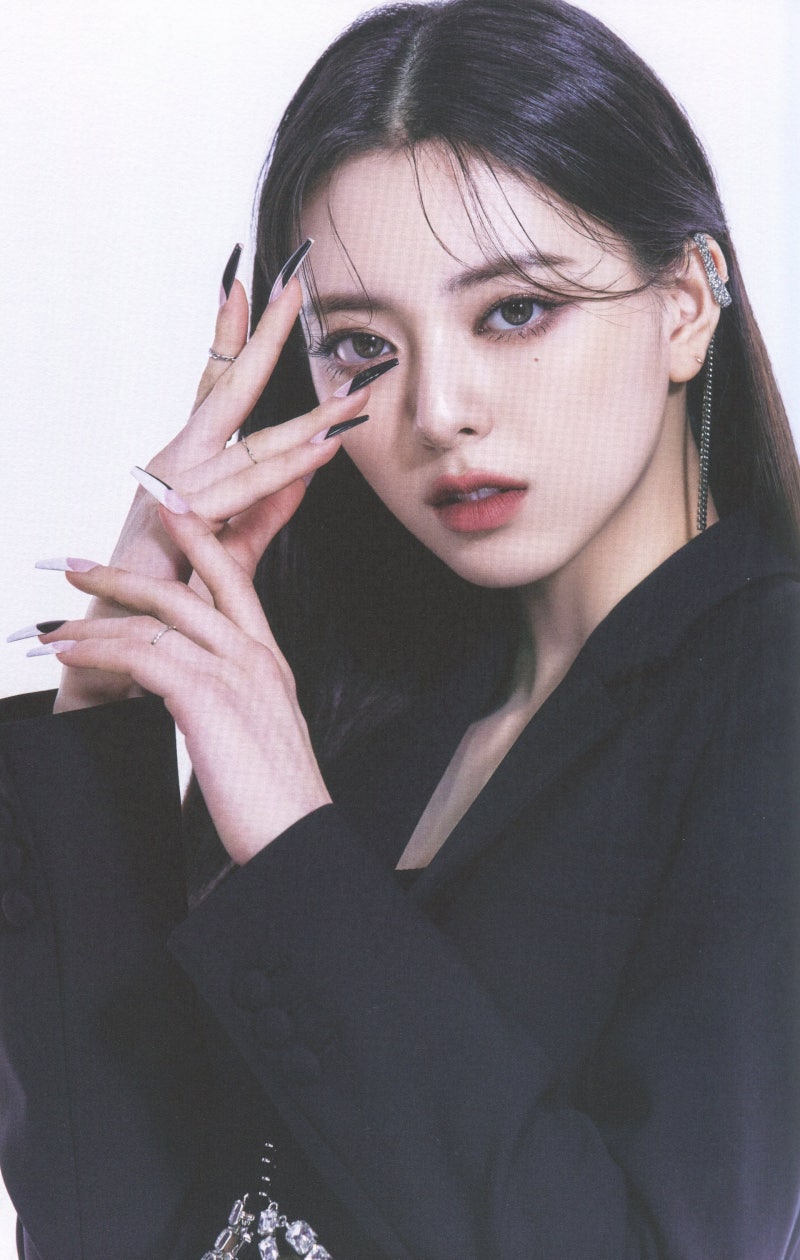 있지 유나, ITZY Yuna 'CHECKMATE' Album Scans 25P : 네이버 블로그
