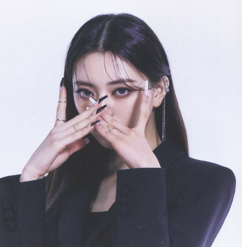 있지 유나, ITZY Yuna 'CHECKMATE' Album Scans 25P : 네이버 블로그
