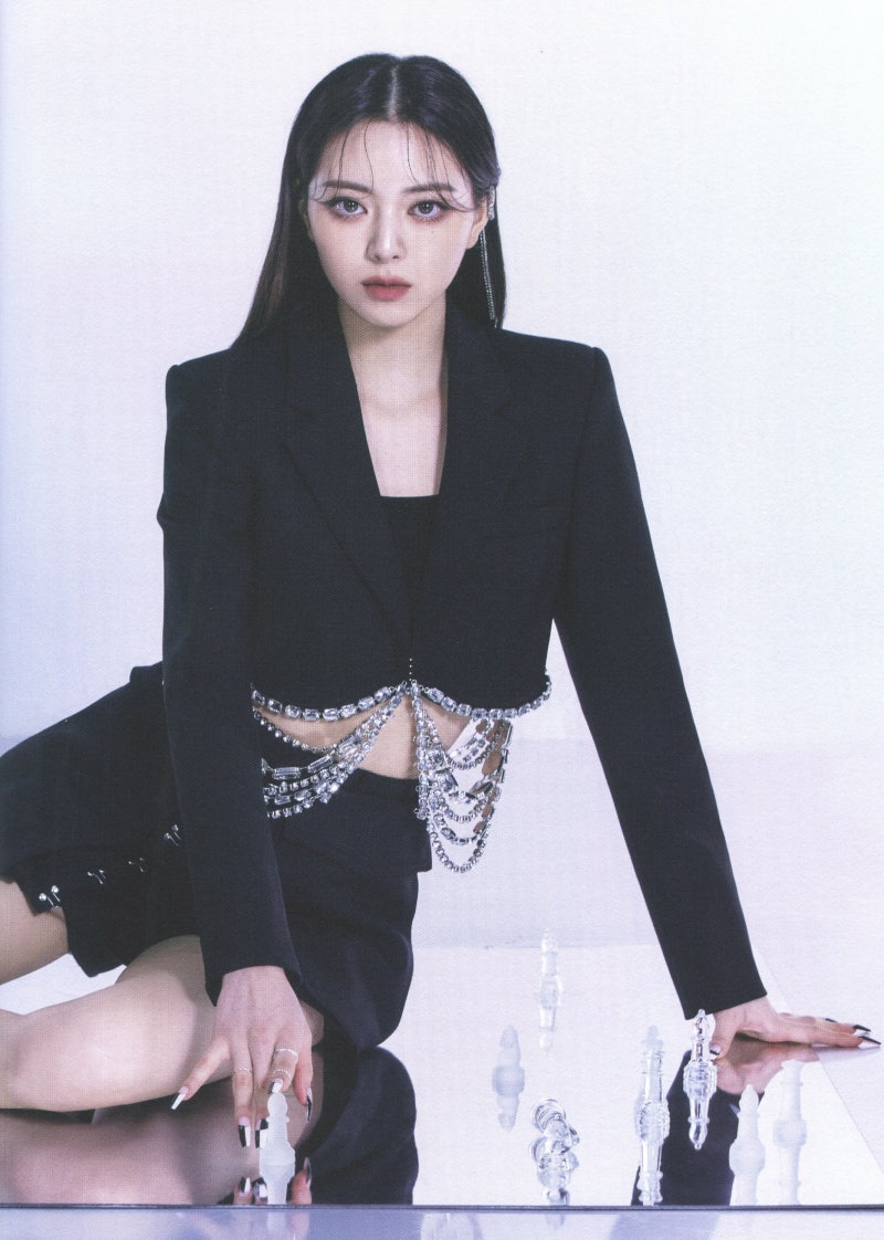 있지 유나, ITZY Yuna 'CHECKMATE' Album Scans 25P : 네이버 블로그