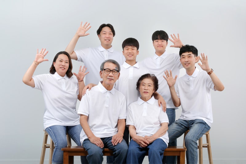 인물중심 가족사진 촬영은 시흥 신천동사진관 7번가스튜디오에서 네이버 블로그