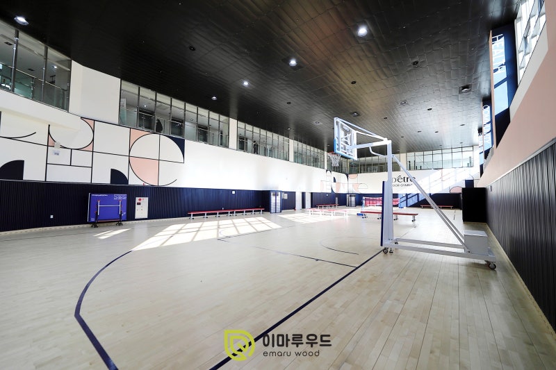이중바닥마루틀 아파트 스포츠시설 후로링시공 자작나무후로링 환기형걸레받이 네이버 블로그