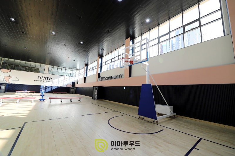 이중바닥마루틀 아파트 스포츠시설 후로링시공 자작나무후로링 환기형걸레받이 네이버 블로그
