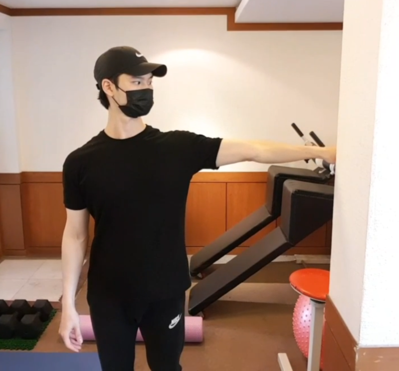 팔 스트레칭 모음이두근 삼두근 오훼완근 상완근 상완요골근 원회내근 네이버 블로그