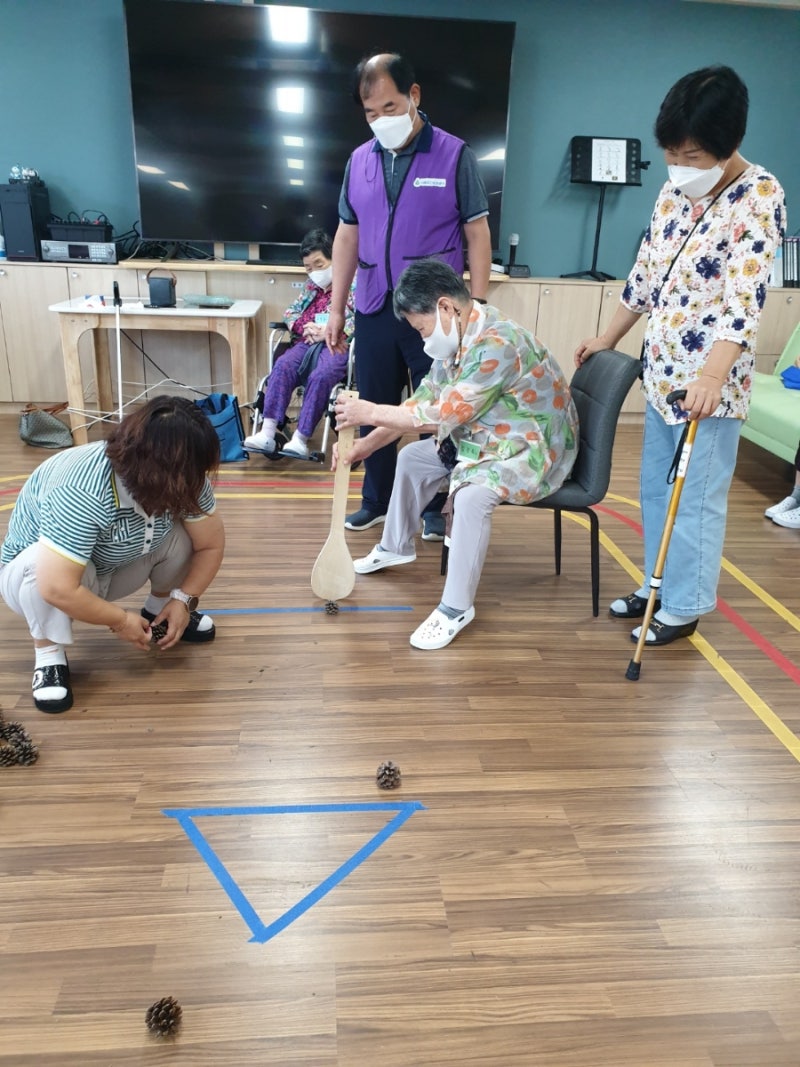서산웃음체조강사서산전래놀이강사 솔방울놀이로 어르신들과 함께 한바탕 웃고가실께요 네이버 블로그