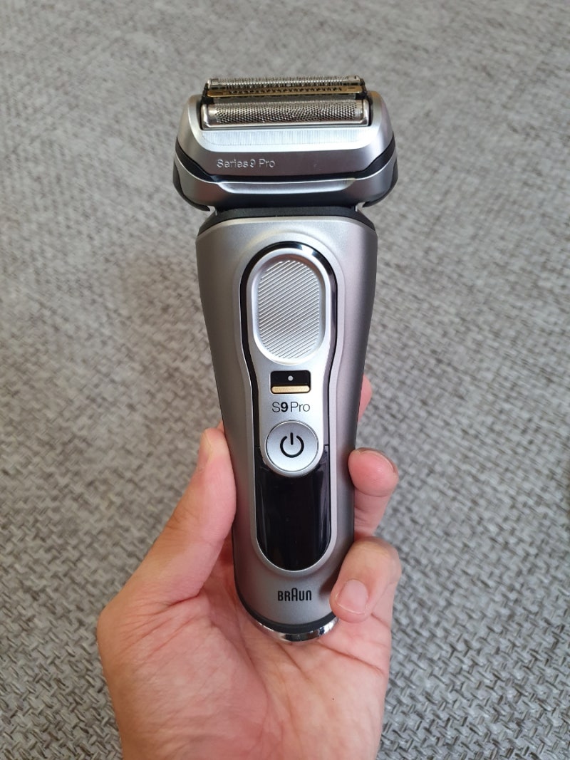 면도기 Braun 브라운 전기면도기 시리즈9 Pro 개봉 및 사용후기 구성품 세척액 파워충전스테이션 포함
