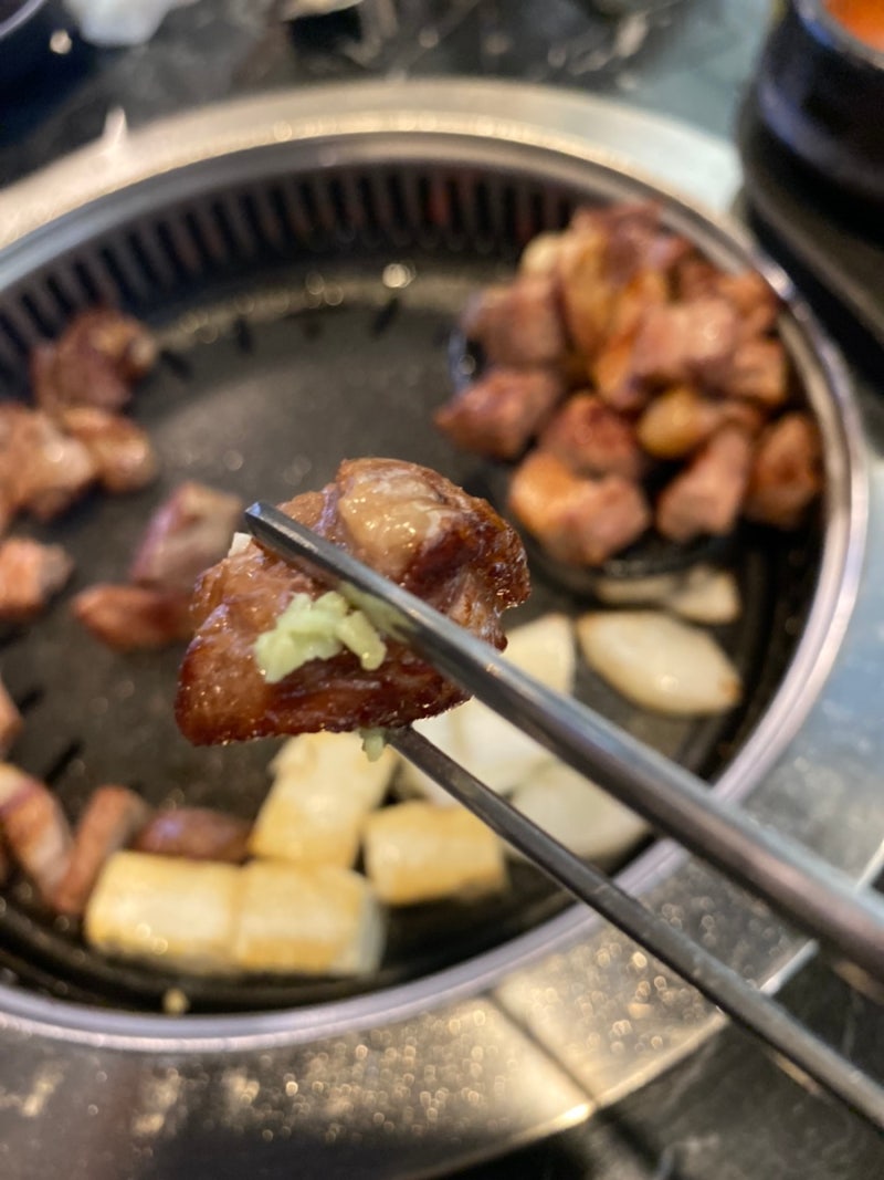 부산 기장 정관 맛집 인생식당 정관신도시점 숙성 돼기고기 맛집 추천 육즙 가득 정관신도시 고기집 단체석 완비