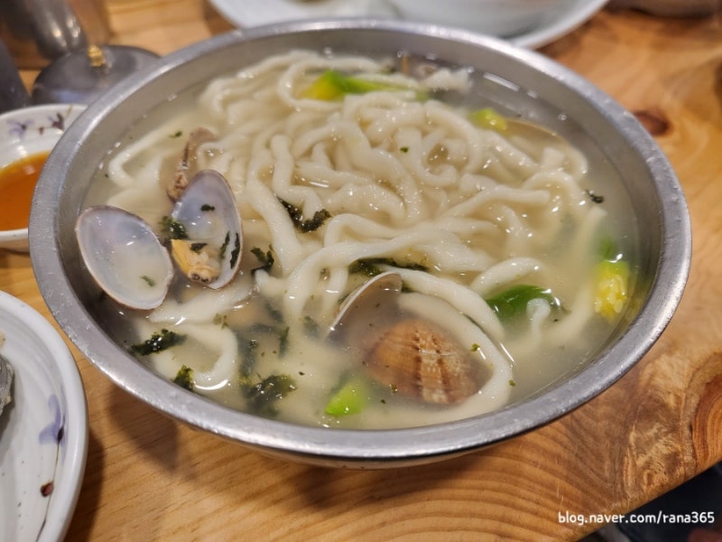 임병주 산동칼국수 6년연속 미쉐린가이드 빕 구르망 양재역 칼국수 콩국수 맛집 네이버 블로그