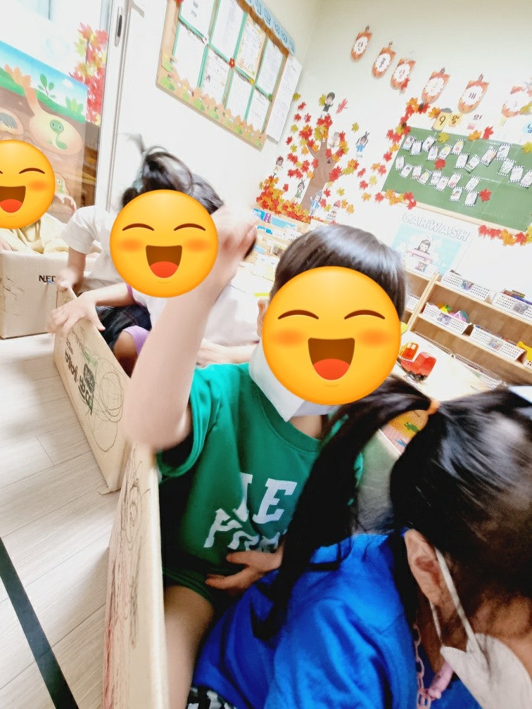호반아이사랑♡ 만2세발달과정발달특성발달수준 4세놀이 4세발달 연계활동 소근육종이상자로기차를만들어요 역할기관사가되어요 우유갑기차