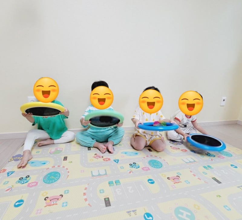 호반아이사랑♡ 만1세발달과정발달특성발달수준 3세놀이 3세발달 뿅망치응가놀이 디스크놀이 신체운동 대근육활동 실내대체