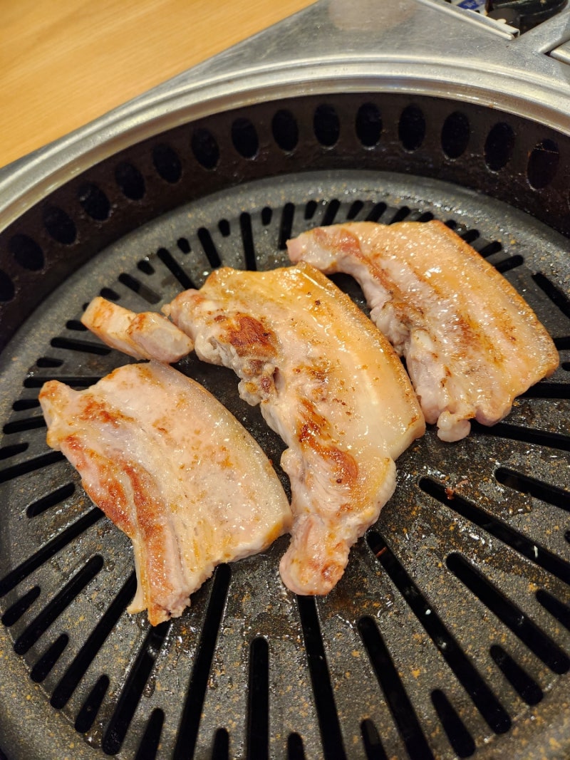 강동 암사 수준 높은 삼겹살과 김치찌개 작품으로 유명한 지리산왕재봉흑돼지 네이버 블로그