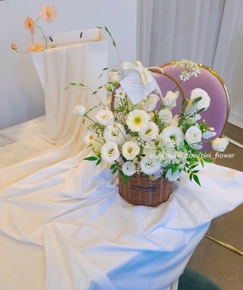 동탄꽃집 비니플라워스튜디오 49제 꽃바구니 리시안셔스 대형꽃바구니 🖤 : 네이버 블로그