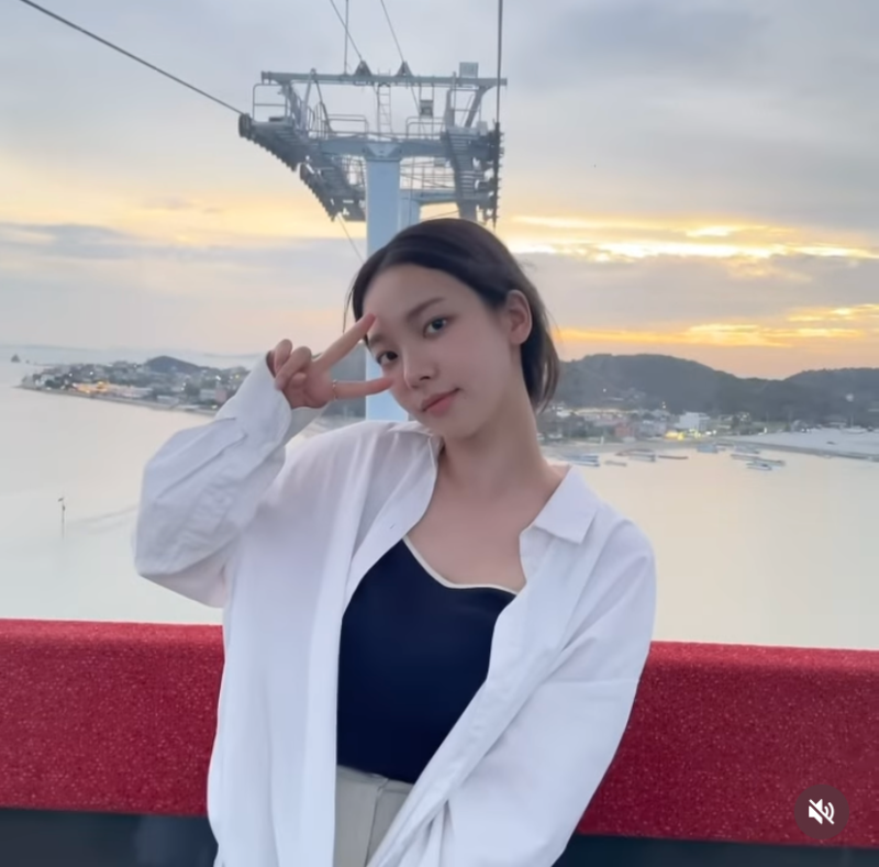 카리나 인스타 사복 패션 정보 카고바지 연예인 볼캡 나이키신발 네이버 블로그