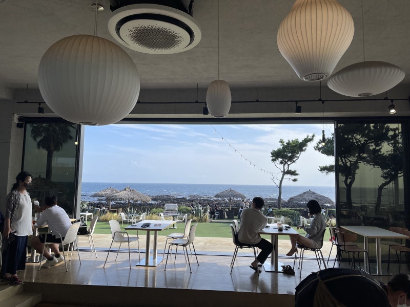 제주 휴일로 카페 시원한 서귀포 오션뷰 박수기정 산방산까지 보여요 네이버 블로그