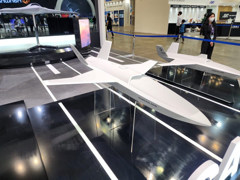 대한항공 항공우주사업본부의 KUS-LW(Korean Air UAV System-Loyal Wingman)와 ADD의 KF-21 ...