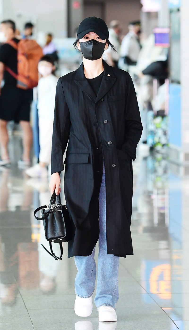 송혜교 공항패션 속 가방 마스크 쓰고 출국 펜디 패션쇼 참석룩까지~ 네이버 블로그