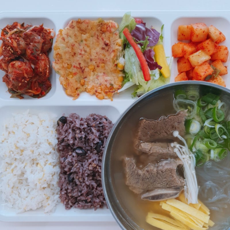 단체급식 메뉴모음소갈비탕 특식 골뱅이야채무침 옥수수맛살전 그린샐러드and딸기드레싱 만드는법1월 구내식당 식단표와 레시피