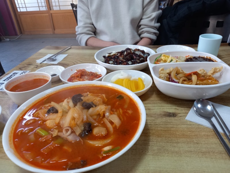 의정부 중식당 가능동맛집 청화반점 학생할인 2500원 30년 베테랑 요리사의 불맛 웍질 간짜장 큼직한 오징어 한가득 짬뽕 두