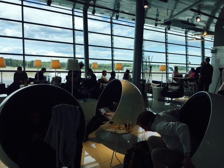 핀에어finnair 비즈니스 클래스 탑승 후기① 헬싱키 공항 Priority 탑승 수속 핀에어 라운지 네이버 블로그