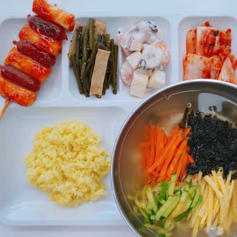 단체급식 메뉴모음디포리육수로 잔치국수 소떡소떡 마늘종어묵조림 과일샐러드사라다 만드는법2월 구내식당 식단표와 레시피