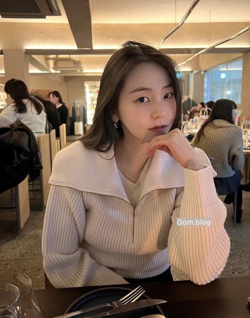 안소희 인스타 집업 니트 코디 사복 패션 브랜드는 자크뮈스 니트 네이버 블로그