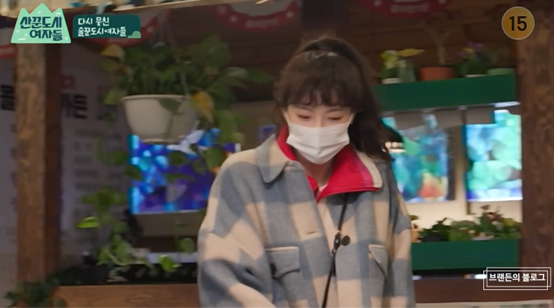 예능 핱템 Tvn 산꾼도시여자들 1회 이선빈 등산복 옷 완전 정복 1화 아이템 코트 니트 모자 귀마개