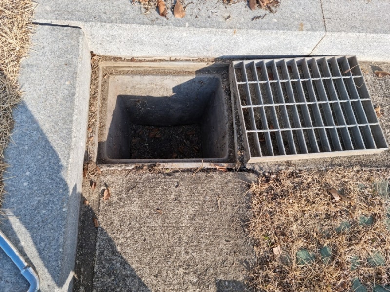 인천 체육고 배수로 그레이팅덮개 우수관 집수정 배수로덮개 낙엽방지덮개 우레탄고무덮개 안전사고방지덮개 하나로클린 1600 9052