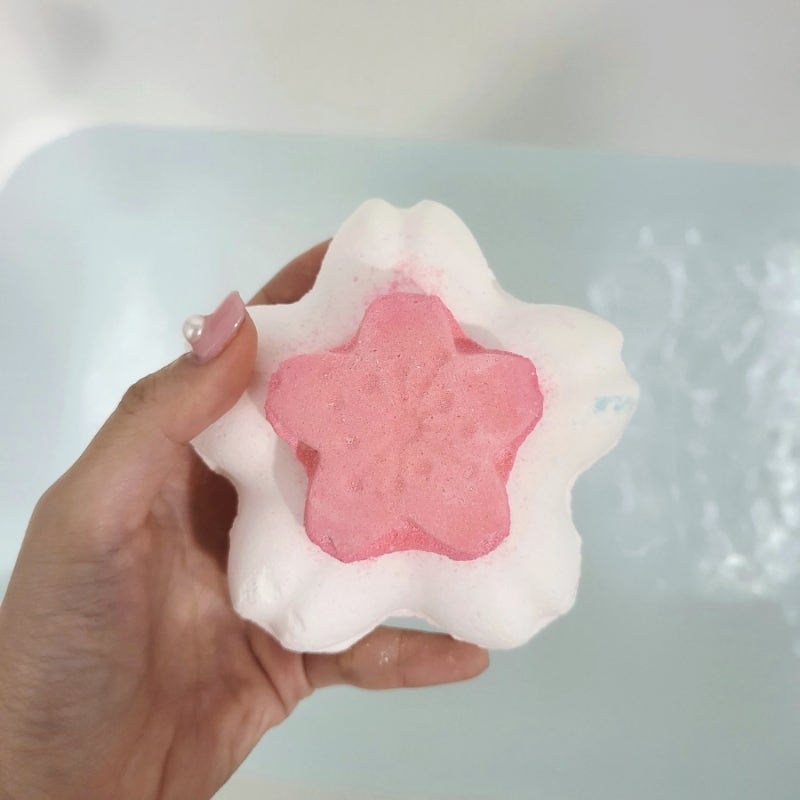 입욕제 추천 러쉬 블루밍 뷰티풀 배쓰밤 사용 후기 진짜 벚꽃이 들어있는 꽃잎 입욕제 네이버 블로그