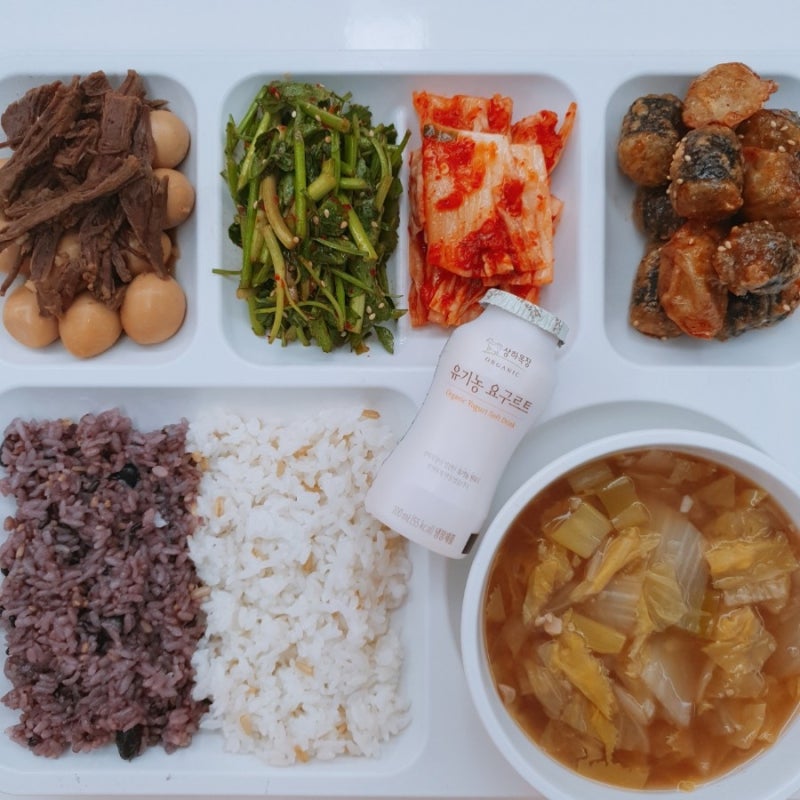 단체급식 메뉴모음배추된장국 소고기메추리알조림만두김말이강정 미나리겉절이 만드는법3월 구내식당 회사식단표와 레시피