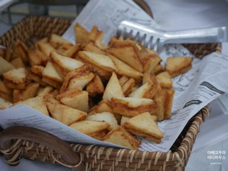 김수현배우님 어느날촬영장 밥차서포트케이터링밥차출장뷔페드라마촬영장밥차푸드트럭밥차서포트밥차촬영장밥차연예인서포트밥차선물종방파티드라마종방파티밥차출장요리