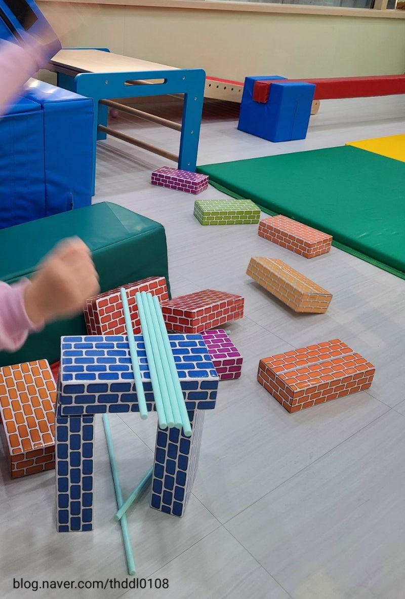 종이블럭 쌓아서 층마다 막대기 올려보기 : 네이버 블로그