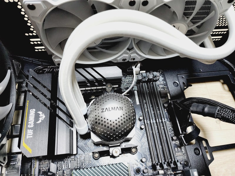 독특한 디자인으로 시선을 사로잡는 올인원 수냉 CPU쿨러, 잘만 Alpha24 수랭쿨러 : 네이버 블로그