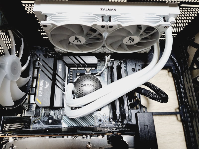 독특한 디자인으로 시선을 사로잡는 올인원 수냉 CPU쿨러, 잘만 Alpha24 수랭쿨러 : 네이버 블로그