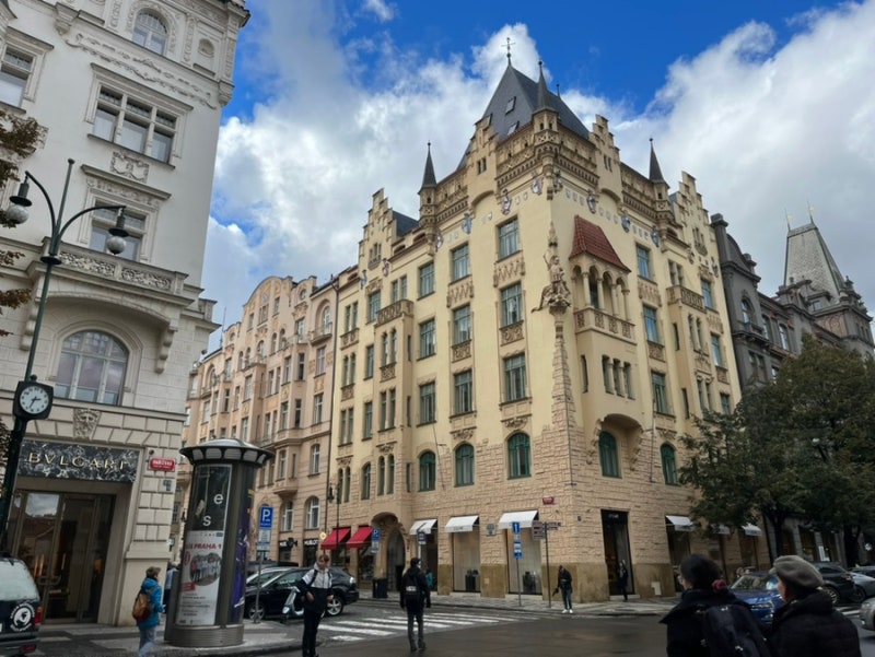 [🇨🇿프라하여행 2일차]_프라하 명품거리/프라하 성/프라하 스타벅스/프라하 뷰 맛집/프라하 맛집/굴뚝빵 : 네이버 블로그