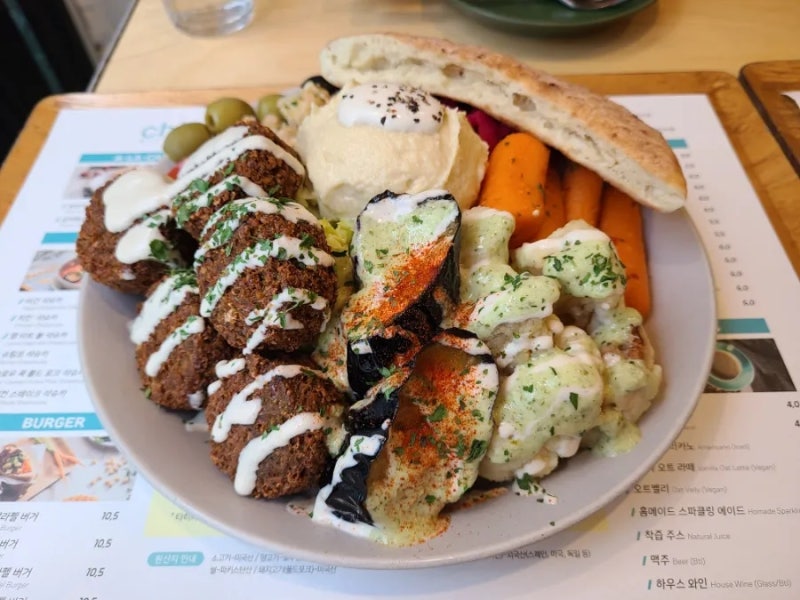 신사 가로수길 맛집 칙피스 비건 샐러드와 삭슈카 브런치로 좋아 네이버 블로그
