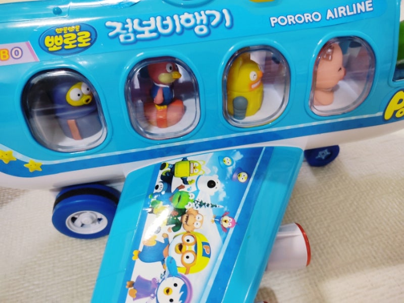 우리 아이 취향 저격 점보 비행기 2종 비교 : 뽀로로 vs 헬로 카봇 (내돈내산) : 네이버 블로그