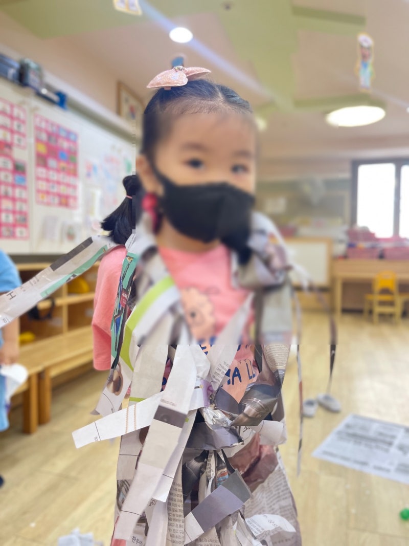 [부산 초읍동 예종유치원] 정크놀이: 신문지 놀이 : 네이버 블로그