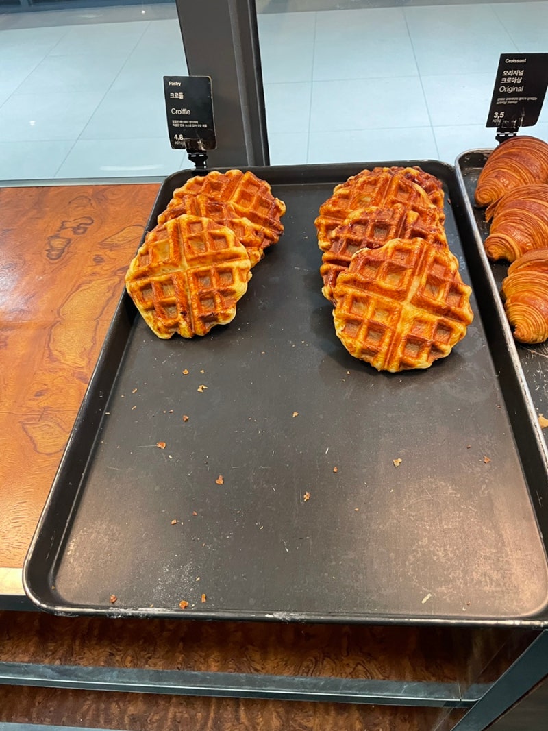 모든 빵이 맛있는 플라워베이커리 문정본점 오늘은 바닐라까눌레와 쿠폰으로 바닐라라떼 한잔 네이버 블로그