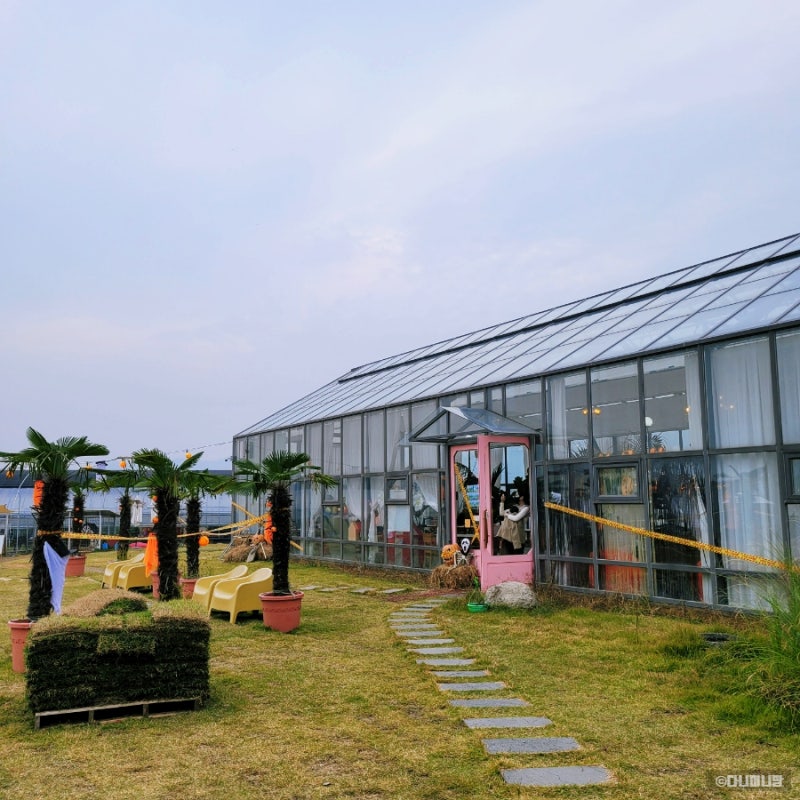 용인 아이와 가볼만한곳 포레스트벨 팜크닉 캠크닉 체험농장 딸기농장 할로윈 네이버 블로그