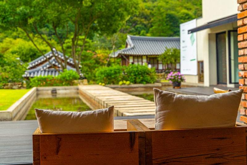완주 가볼만한곳 오성한옥마을 소양고택 아원 오스갤러리 산속등대 방탄소년단 화보 촬영지 네이버 블로그