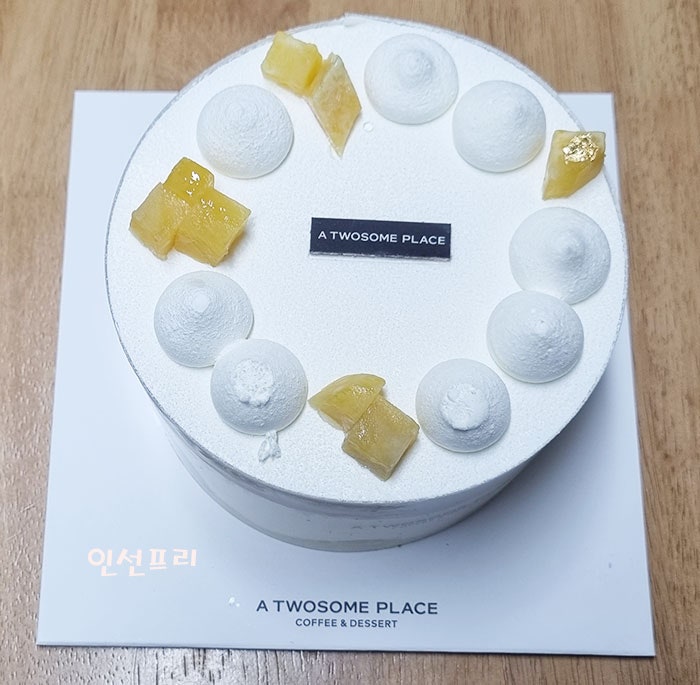 엄마 생일 기념 투썸 케이크 선물 ㅎㅎ 고구마밀크생크림 케이크 잘 먹을 게~ 감사 ㅎ 네이버 블로그