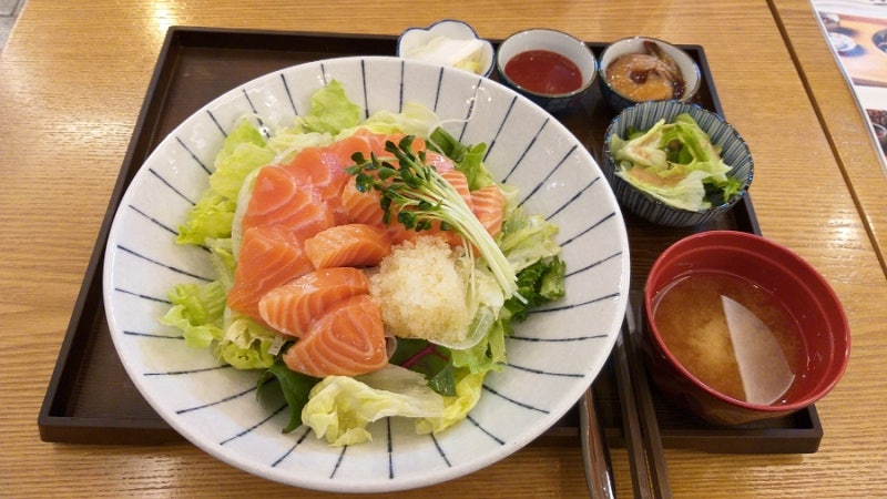 산본역 연어비빔밥 덮밥 맛집 모미모미 산본점에서 빚조은 연어비빔밥 을 맛있게 먹었습니다 모미모미 산본점 메뉴 롯데피트인