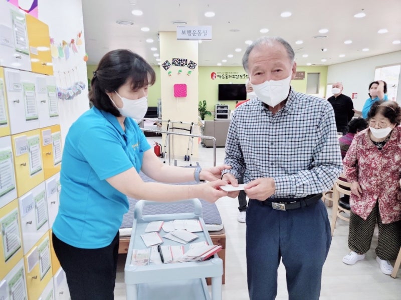 부산 연제구 주간보호센터 연산동 거제동 가온노인 장기요양보험 사회적응프로그램 시장놀이 네이버 블로그