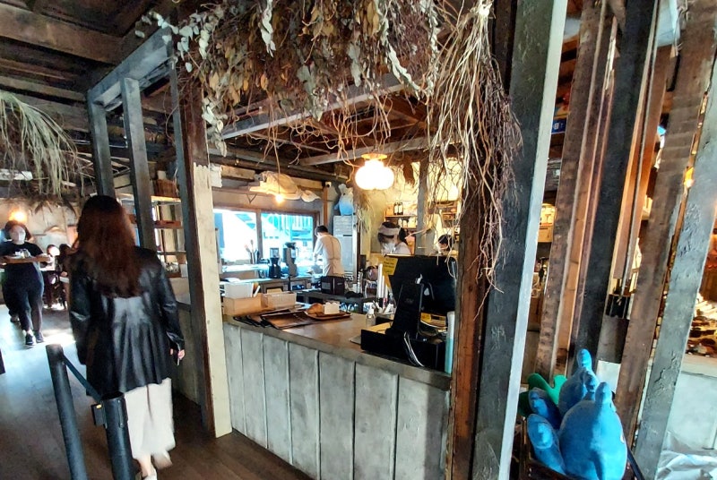 용산 도토리카페 용리단길 삼각지 카페 핫플 용산 핫플레이스 도토리 주차 도토리빵 그릭요거트 브런치 베이커리 카페 용산가볼만한곳